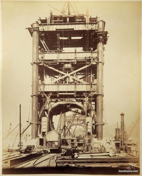 Old photos from the construction of London Tower Bridge